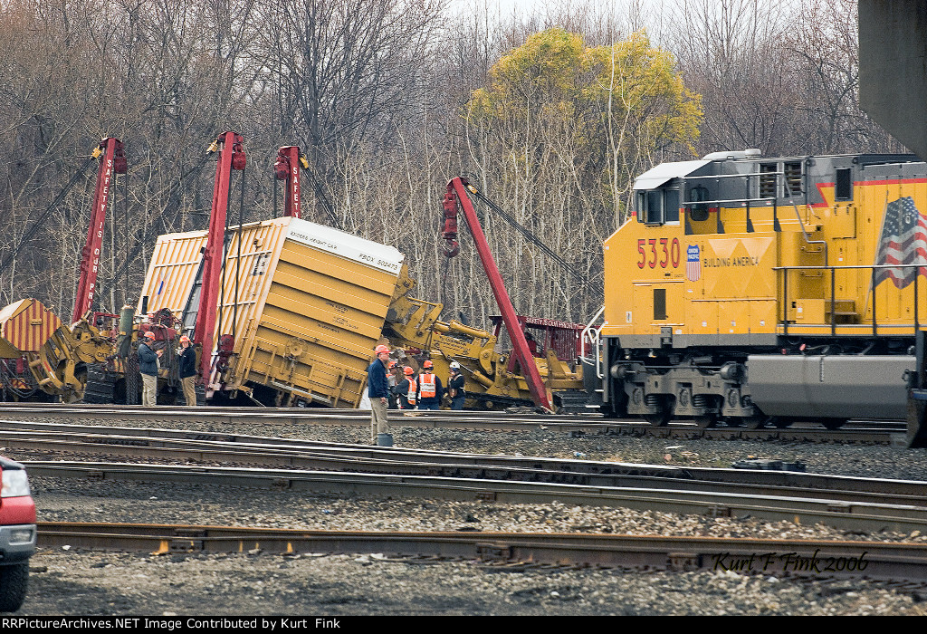 UP passing CSX Derailment in Ashtabula